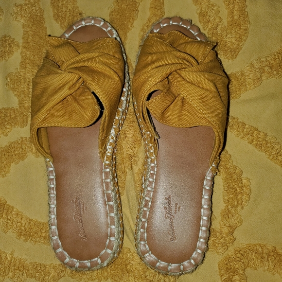 Universal Thread | Shoes | Linen Slides | Poshmark